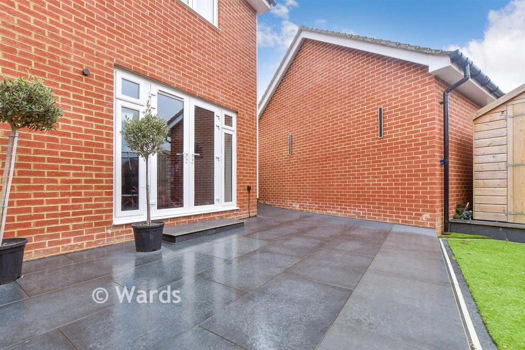 Swift Avenue, Ashford TN25 4 bed detached house - £363,000