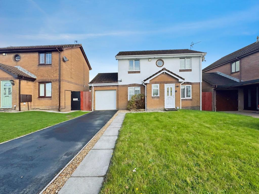 Sunningdale, Caerphilly, CF83 1BB 3 bed detached house - £350,000