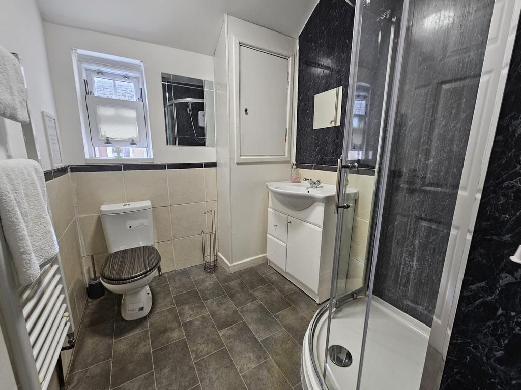 Salisbury Road, CF24 4AE 2 bed flat - £1,300 pcm (£300 pw)