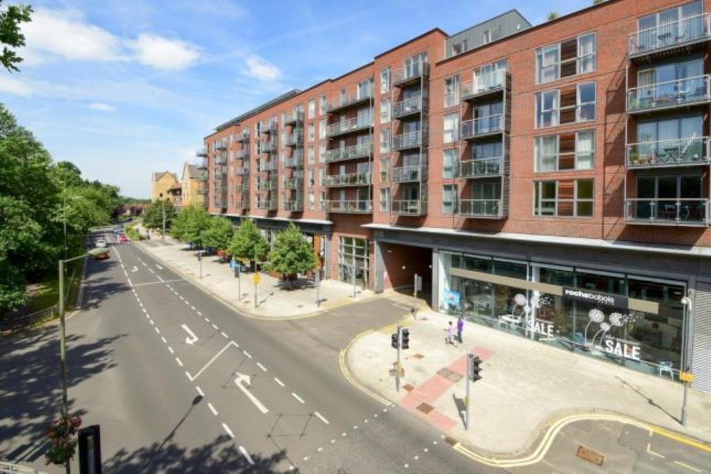 The Heart, Walton-on-Thames, Surrey... 1 bed apartment - £1,400 pcm (£ ...