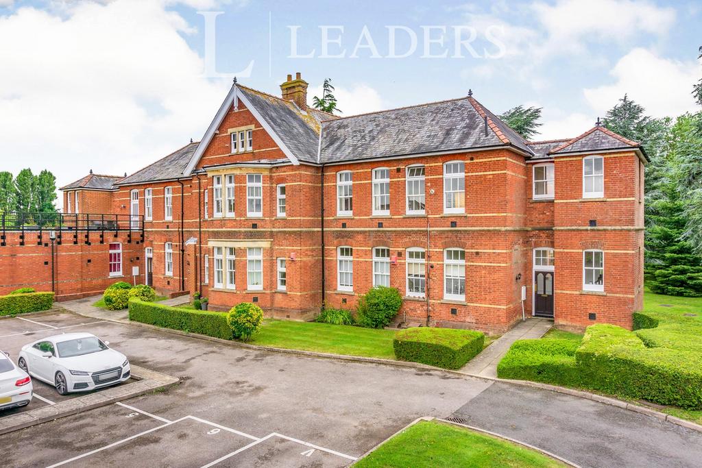 St. Leonards, Oak Tree Way, Horsham... 2 bed flat - £1,450 pcm (£335 pw)