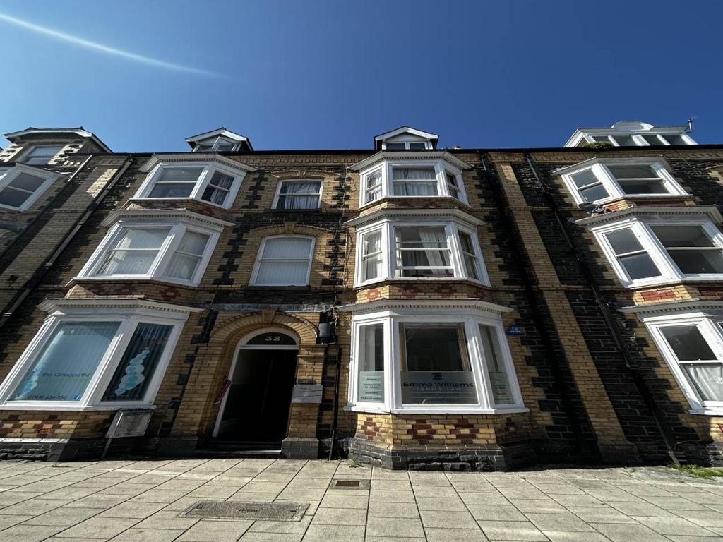 32 North Parade, Aberystwyth, Ceredigion 8 bed house share - £3,293 pcm ...