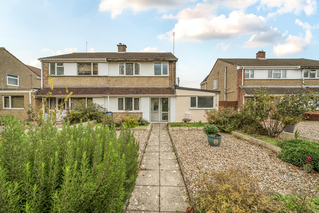 Moat Walk, Wroughton, Swindon, SN4 3 bed semi-detached house - £300,000