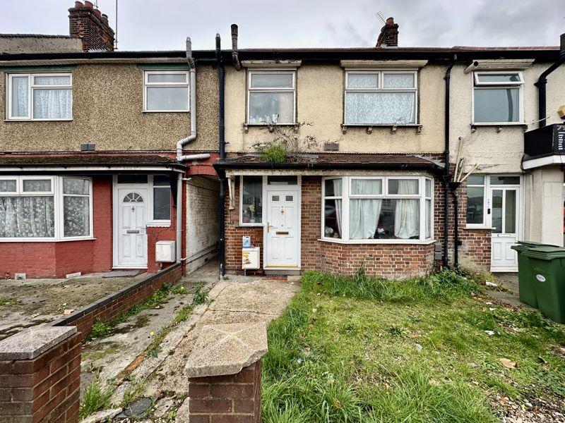 Dunstable Road, Luton 3 bed terraced house for sale - £290,000