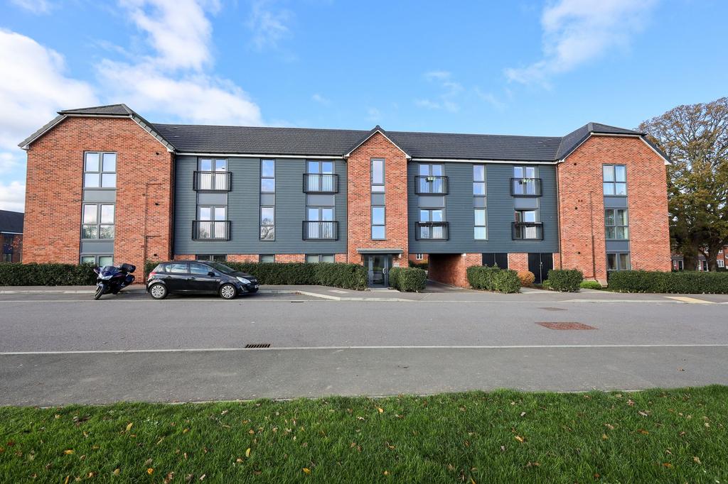 Icarus Avenue, Burgess Hill, RH15 2 bed flat for sale - £265,000