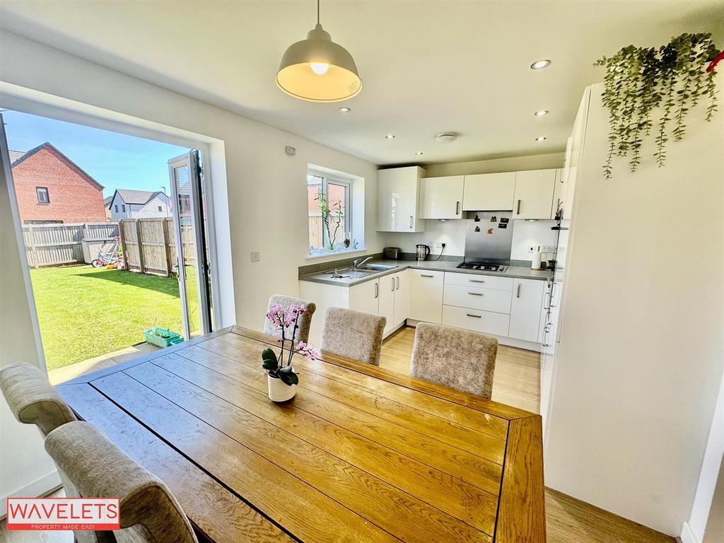 Askham Way, Rotherham S60 3 bed semi-detached house - £260,000
