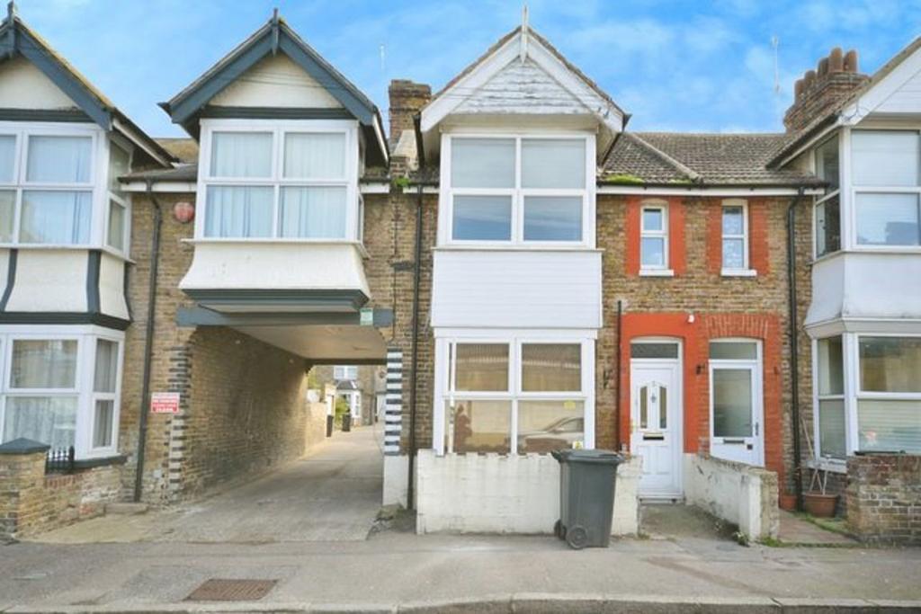 Danesmead Terrace, Margate, CT9 1RF 3 bed house - £1,350 pcm (£312 pw)