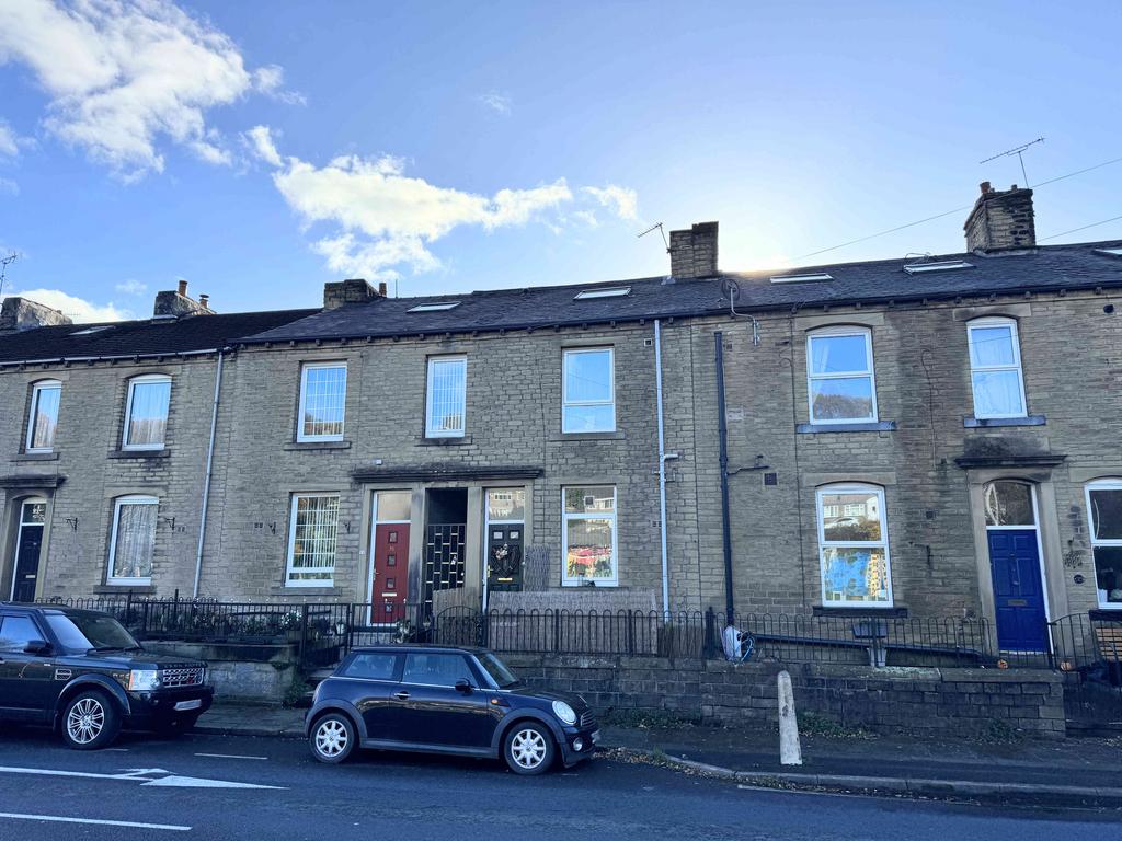 Copley Hall Terrace, Halifax HX3 3 bed terraced house for sale - £200,000