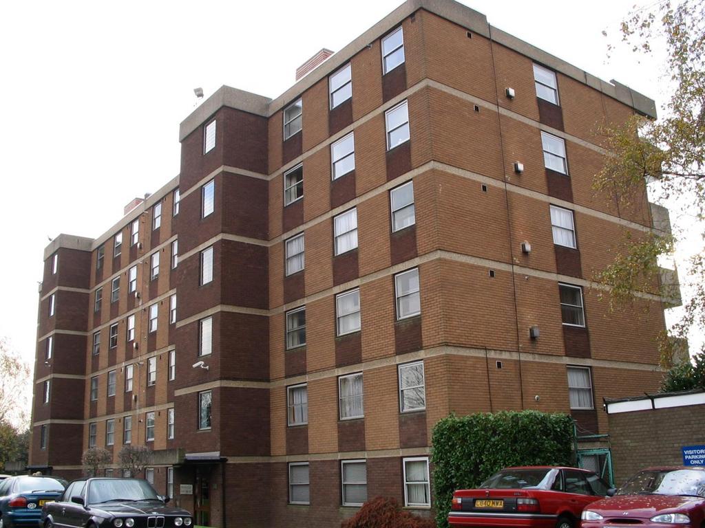 Verulam Court, Woolmead Avenue... Studio - £1,200 pcm (£277 pw)