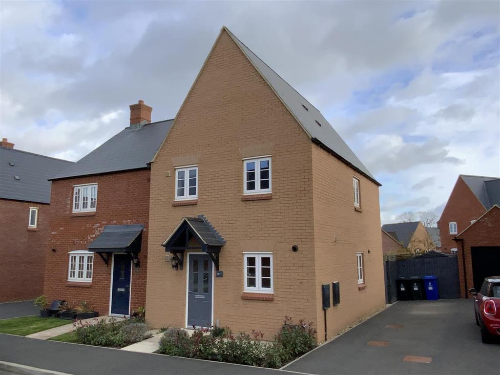 Catterick Way, Towcester 3 bed semi-detached house - £310,000