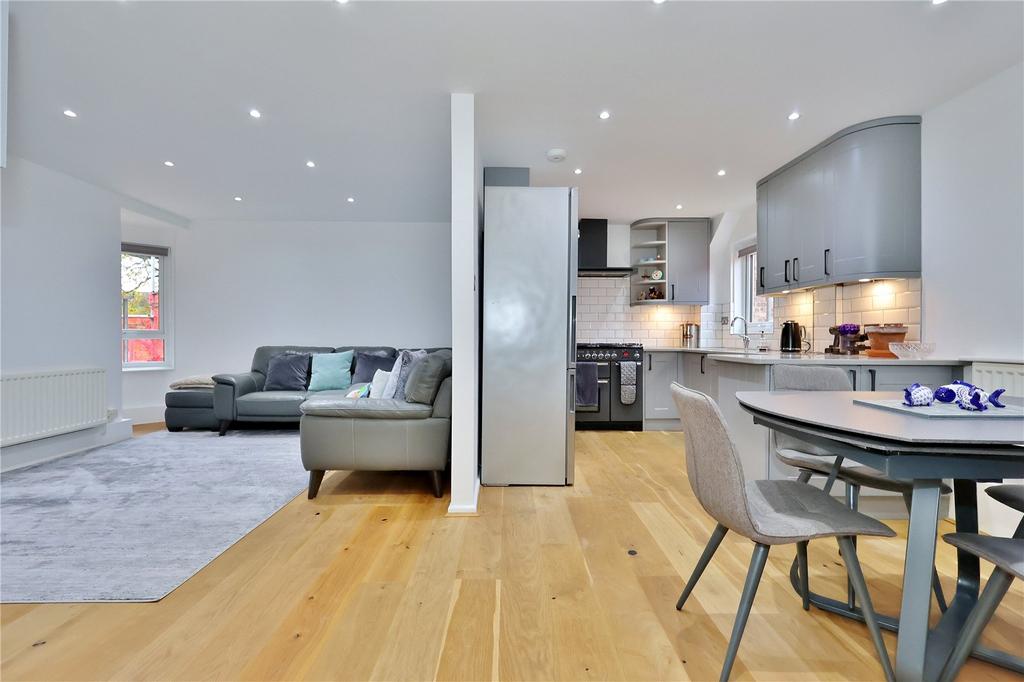 Causeway Court, St. John's, Woking... 2 bed apartment for sale - £250,000