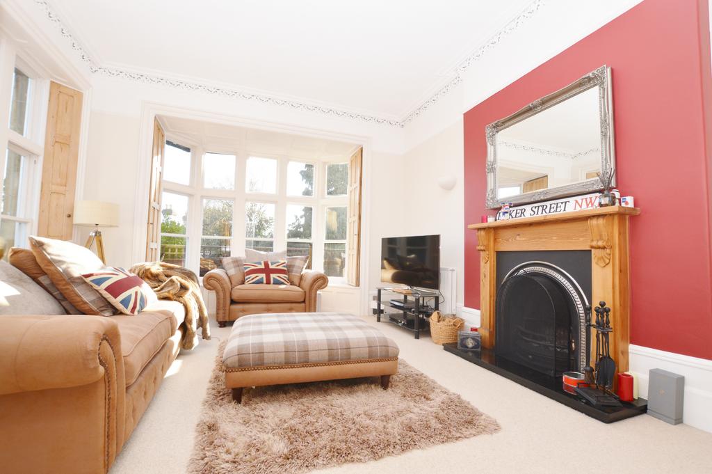 Upper Manor Road, Godalming, Surrey, GU7 1 bed apartment - £1,350 pcm ...