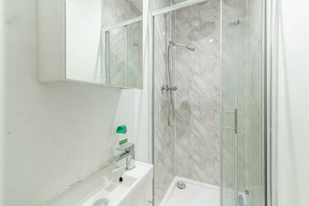 Pinner Road, Harrow, HA1 4 bed semi-detached house to rent - £5,000 pcm (£1,154 pw)