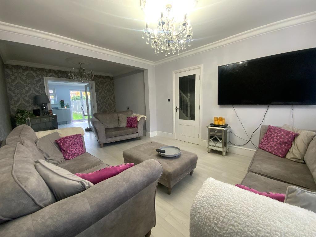 Elm Park, Hornchurch RM12 3 bed end of terrace house for sale - £525,000