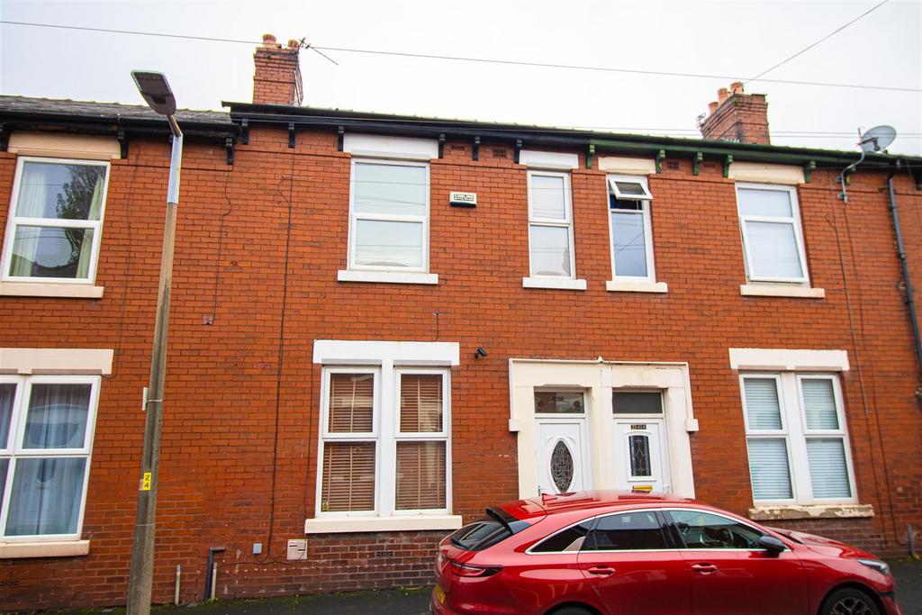 2-Bed Terraced House to Let on... 2 bed terraced house - £795 pcm (£183 pw)