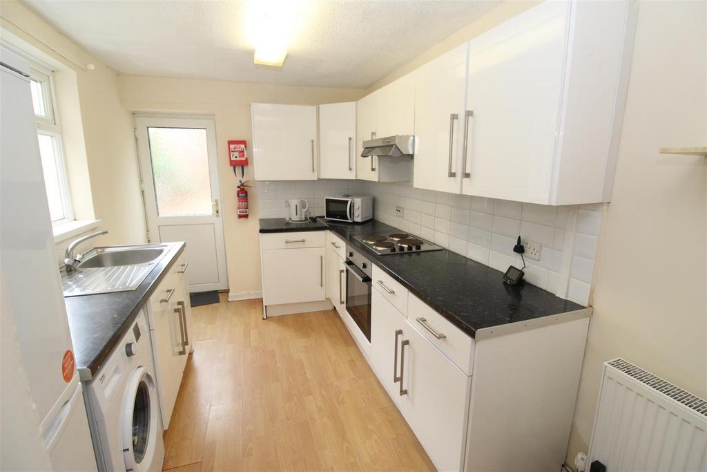 May Street, Cardiff CF24 4 bed house - £2,100 pcm (£485 pw)