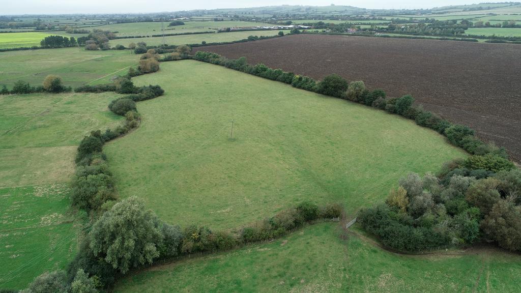 Berryfields Road, Quarrendon, HP22 Land - £35,000