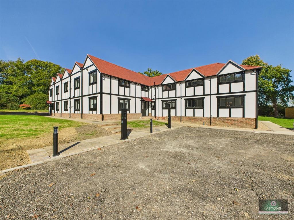 Old Hollow, Crawley RH10 2 bed apartment - £1,395 pcm (£322 pw)