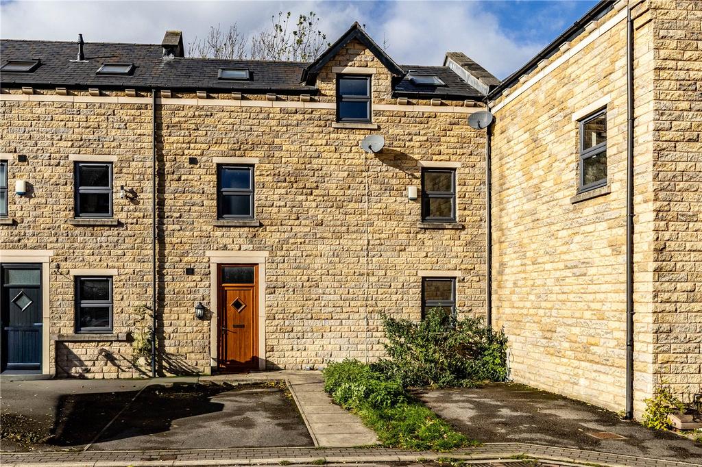 Hebble View, Siddal, Halifax, HX3 4 bed terraced house - £180,000