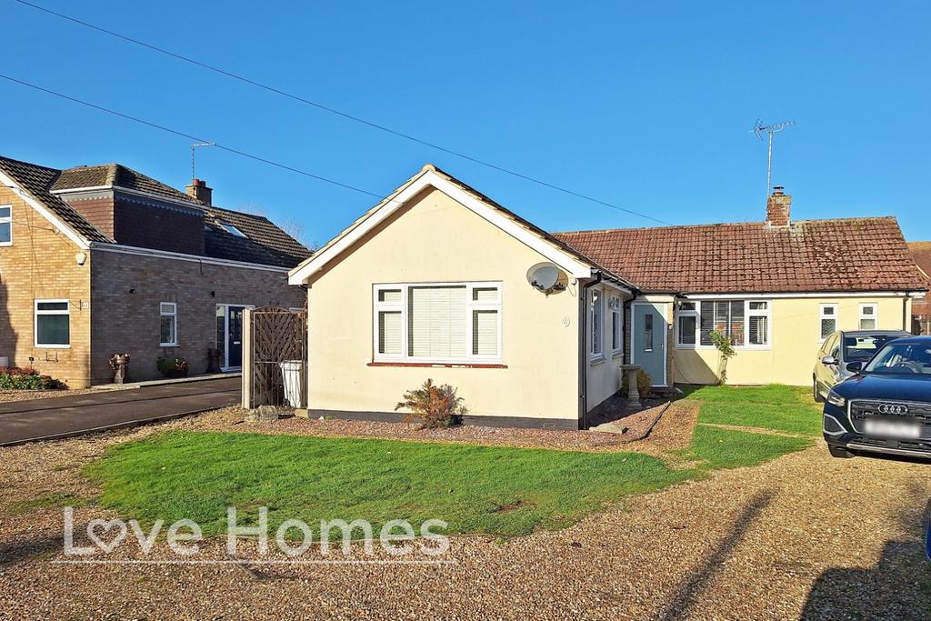 Newbury Lane, Silsoe, MK45 4EX 4 bed detached bungalow - £665,000