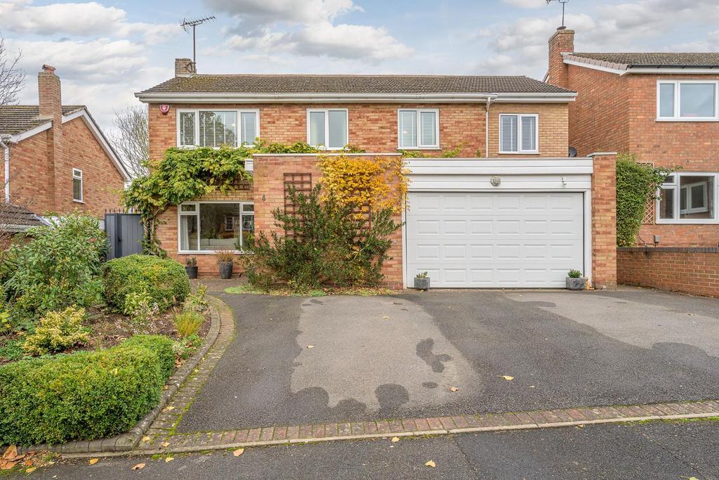 Pear Tree Drive, Stourbridge, DY8 2LB 4 bed detached house - £700,000