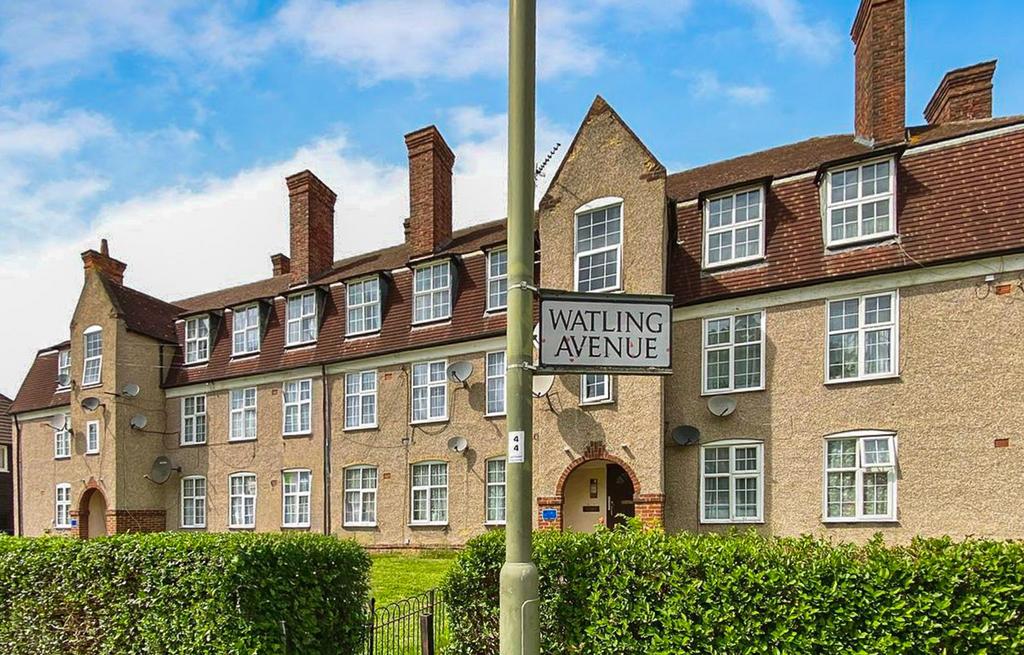 Watling Avenue, Edgware, HA8 2 bed flat - £1,600 pcm (£369 pw)