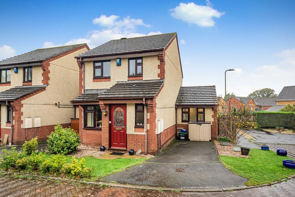 Churchfields Drive, Bovey Tracey 3 bed link detached house - £325,000