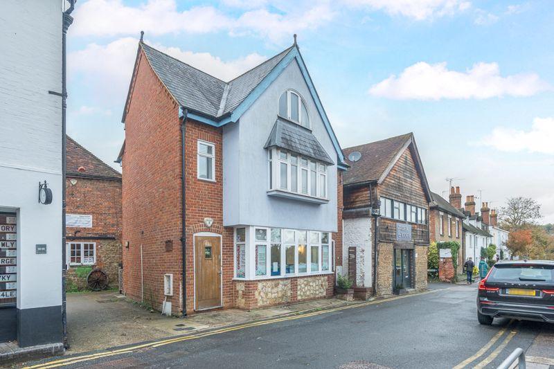 Great George Street, Godalming GU7 2 bed apartment - £1,550 pcm (£358 pw)