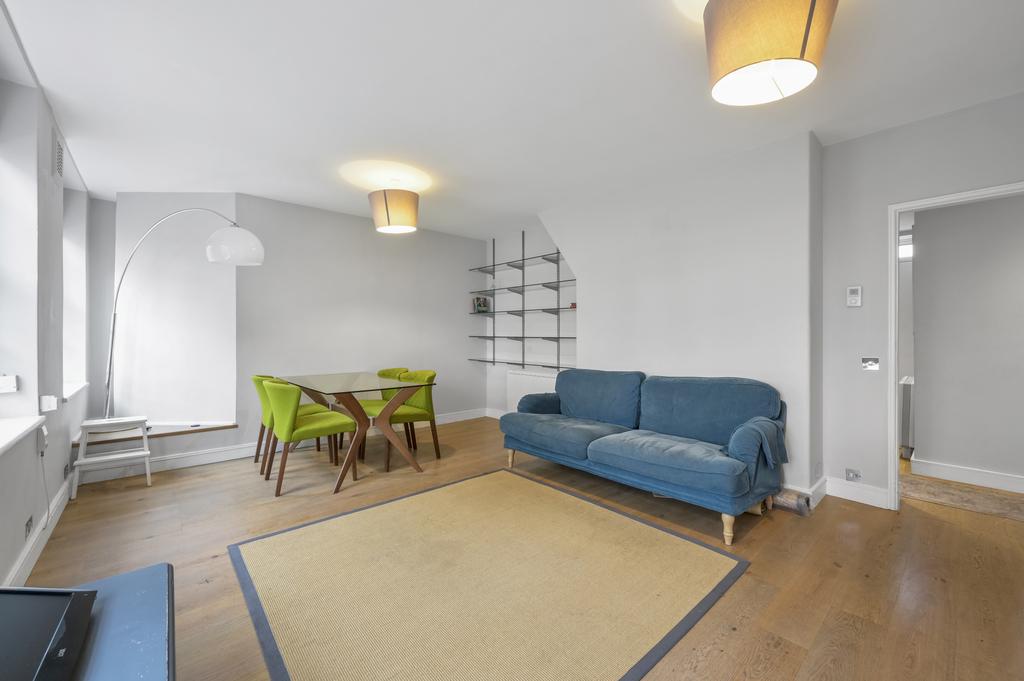 Eaton House, SW11 3 bed apartment - £3,200 pcm (£738 pw)