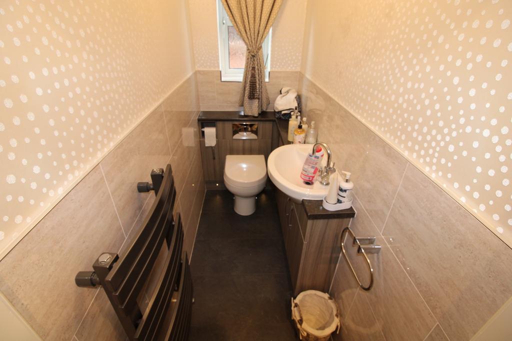 Oak Close, Castle Gresley DE11 4 bed detached house to rent - £1,750 ...