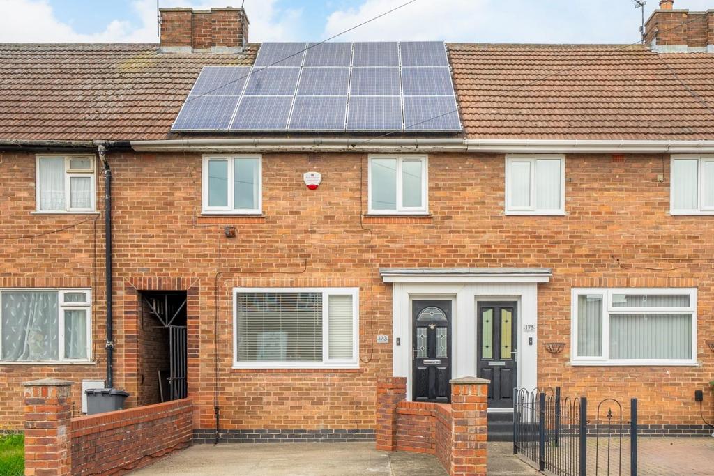 Chapelfields Road, York 3 bed townhouse for sale - £250,000