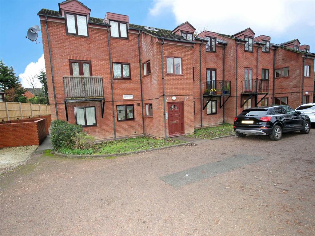 Bridge Court, Banbury Road, Southam 1 bed flat - £725 pcm (£167 pw)