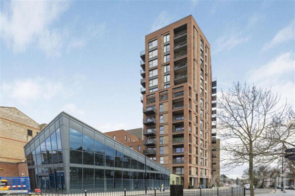 13 Ron Leighton Way, London E6 1 bed flat - £1,750 pcm (£404 pw)