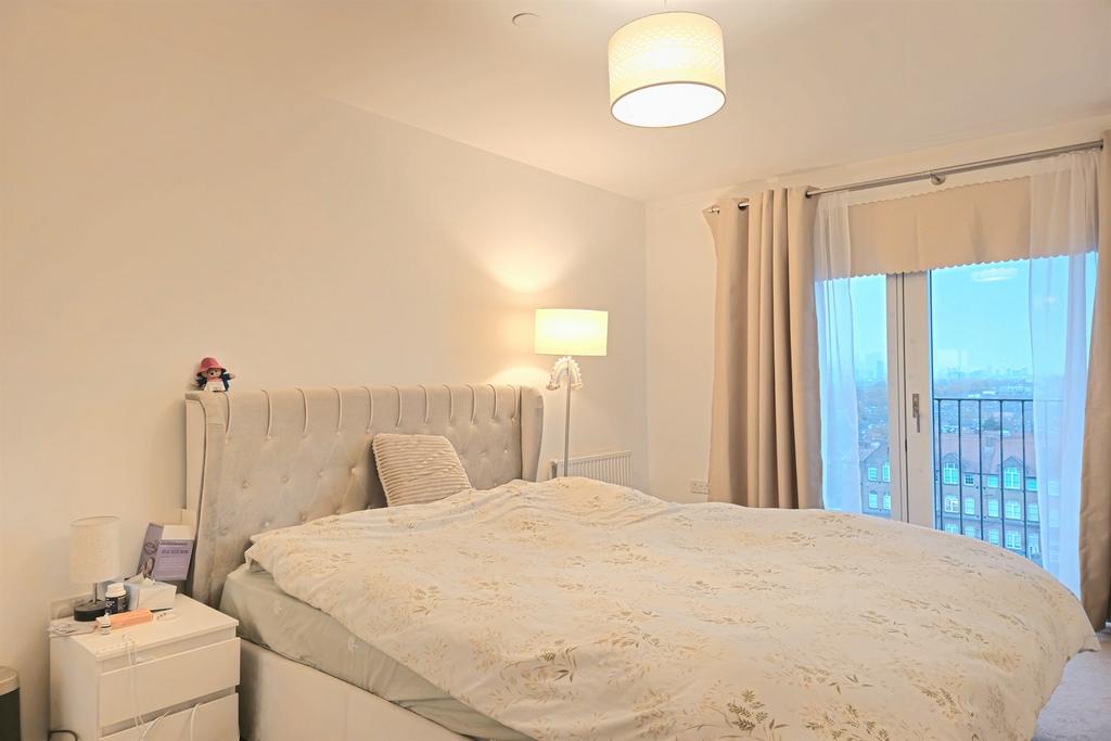 13 Ron Leighton Way, London E6 1 bed flat to rent - £1,750 pcm (£404 pw)