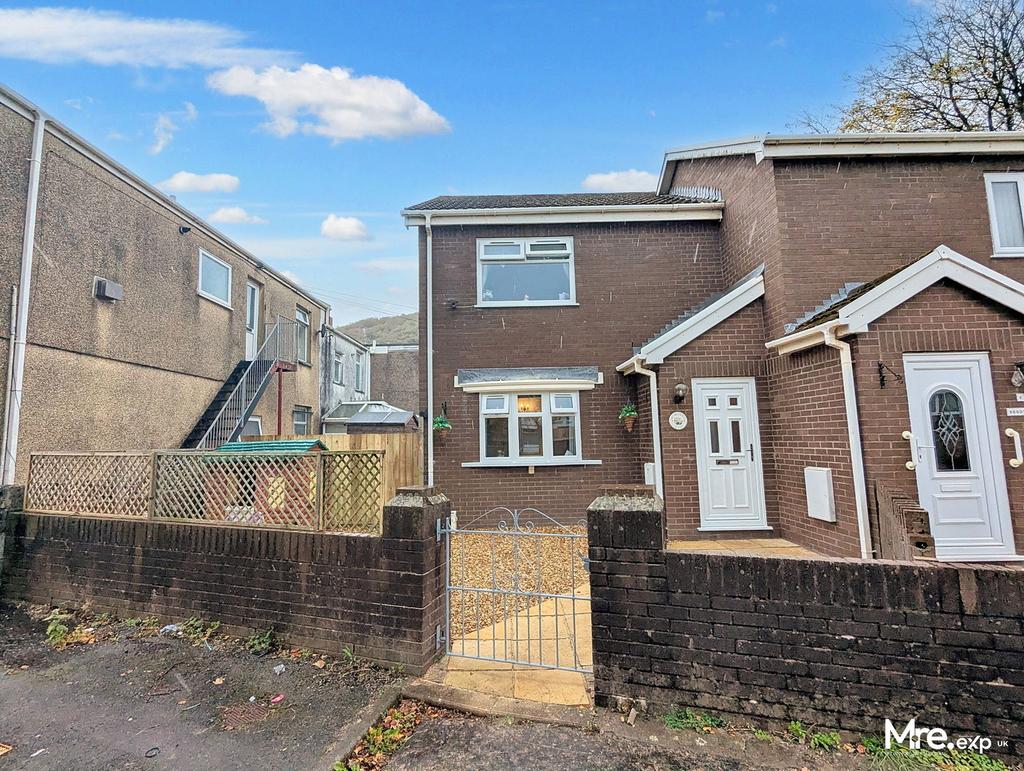 Ferry Close, Neath SA11 2 bed semi-detached house - £135,000
