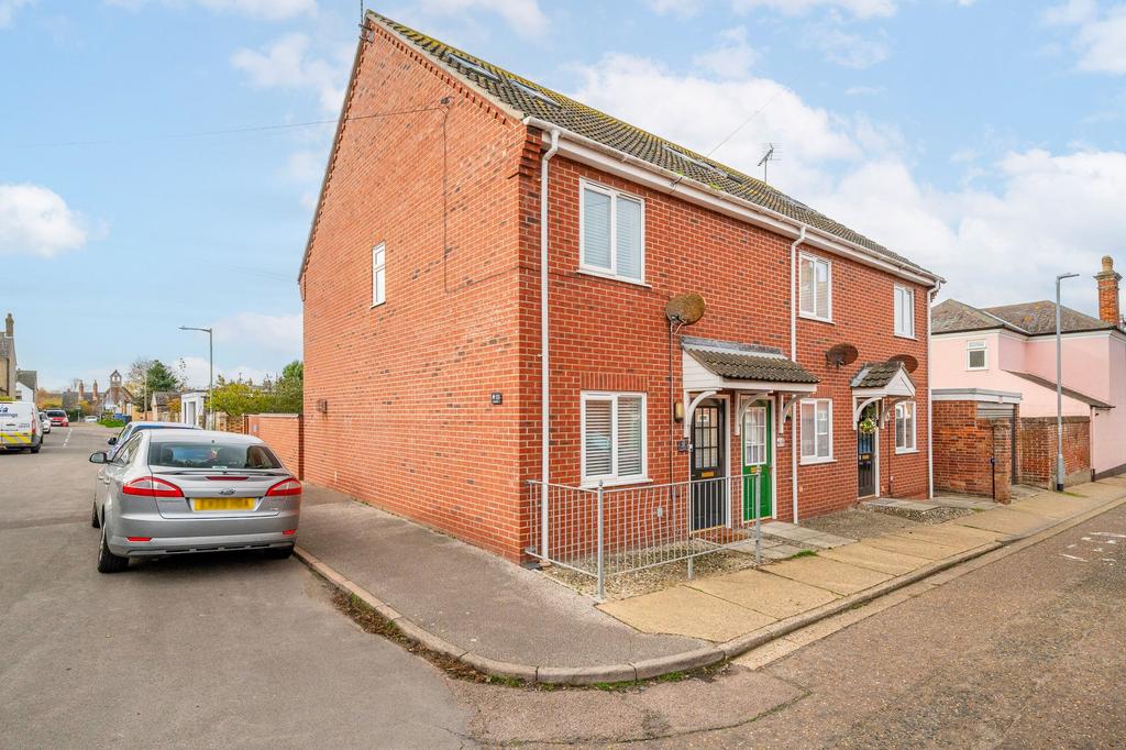 Harold Road, Lowestoft 3 bed end of terrace house - £170,000