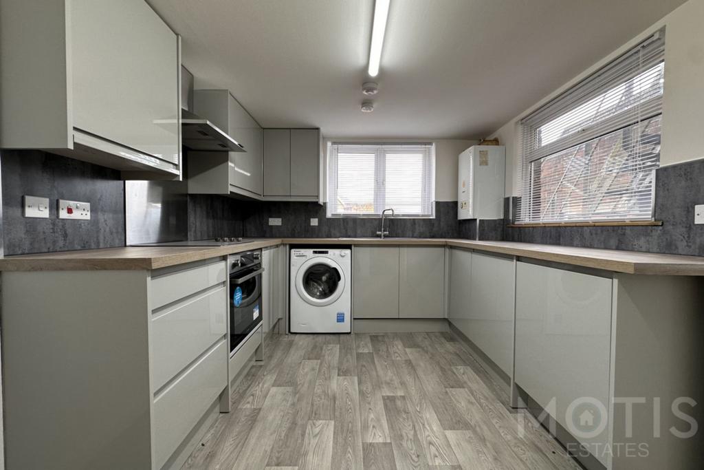 Cheriton Road, Folkestone, CT20 2 bed flat - £850 pcm (£196 pw)