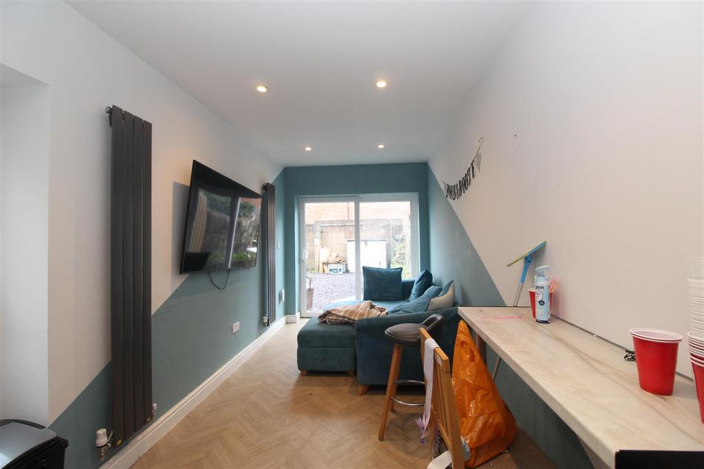Daniel Street, Cardiff CF24 5 bed private hall - £2,975 pcm (£687 pw)