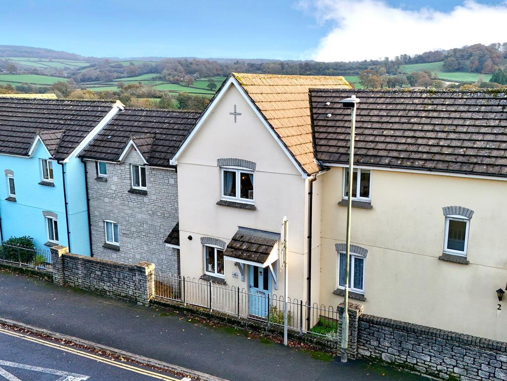 Exeter Road, Newton Abbot TQ13 2 bed terraced house for sale - £230,000