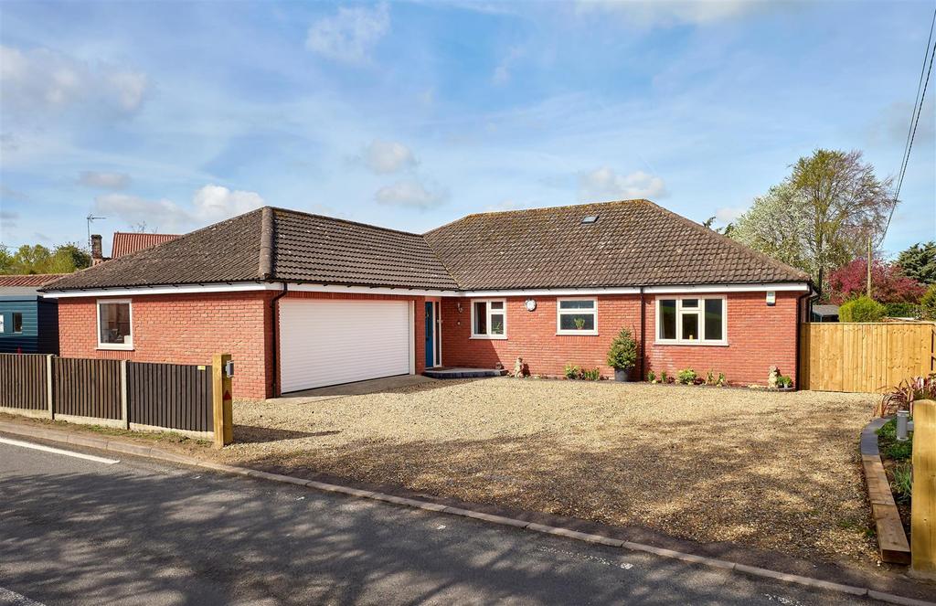 Harleston Road, Diss IP21 4 bed detached bungalow - £525,000
