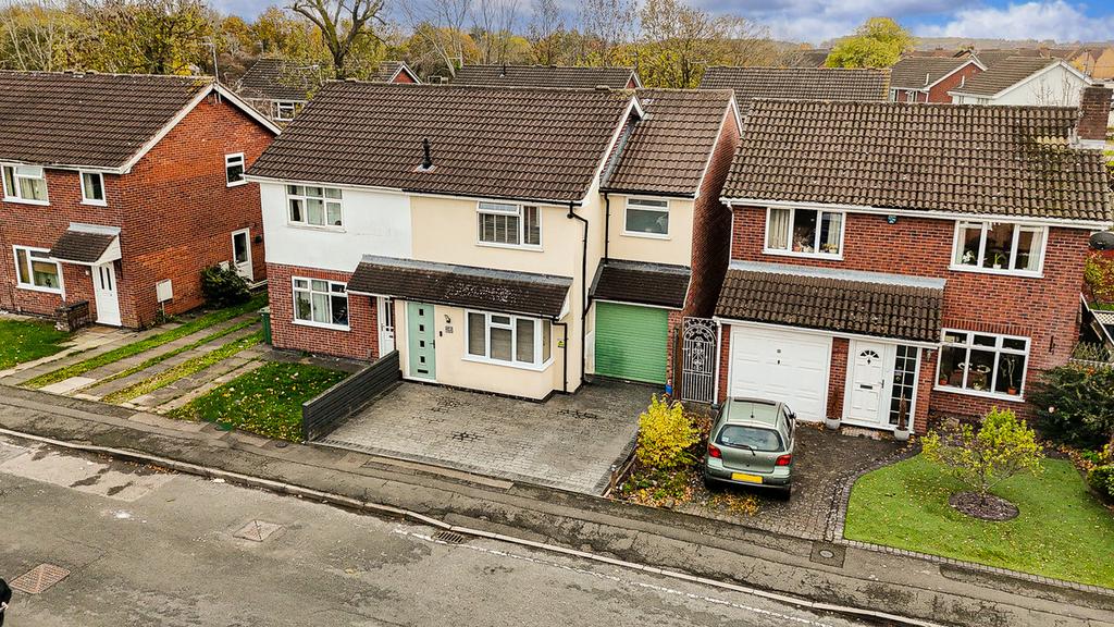 Hunters Way, Leicester, LE3 3 bed semi-detached house for sale - £300,000
