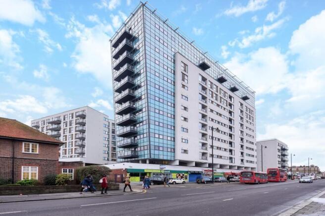 Pinnacle House, Enfield, EN1 1 bed flat - £1,500 pcm (£346 pw)