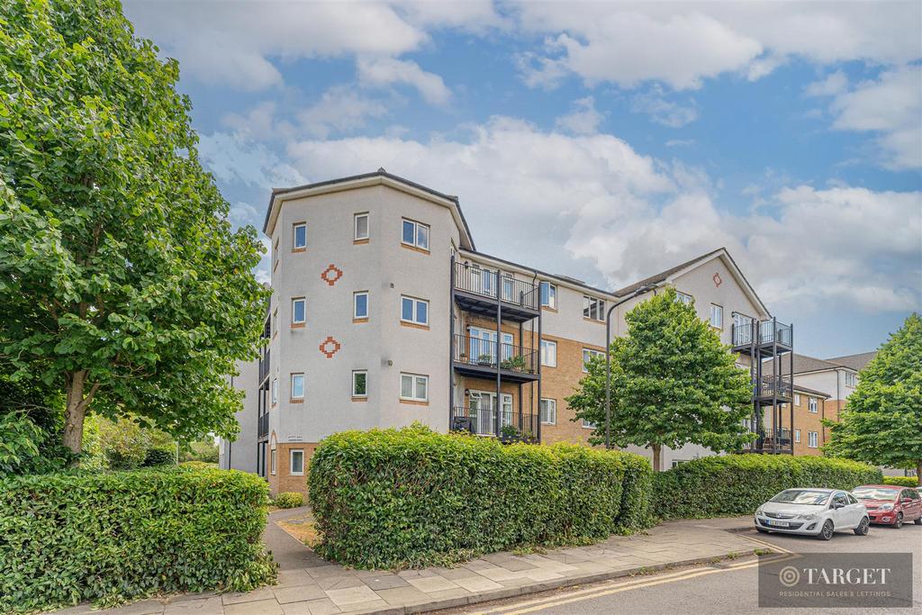 Anemone Court, Enfield EN3 2 bed flat - £1,750 pcm (£404 pw)