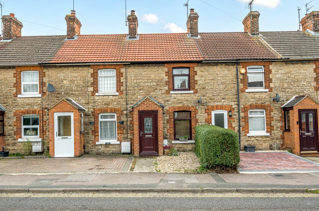 Hyde Road, Upper Stratton, Swindon, SN2 2 bed terraced house - £230,000