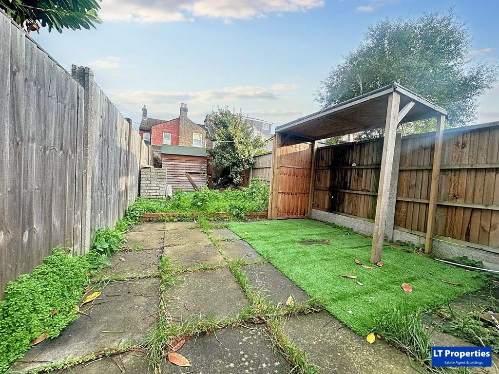 Luton LU1 2 bed terraced house - £1,300 pcm (£300 pw)