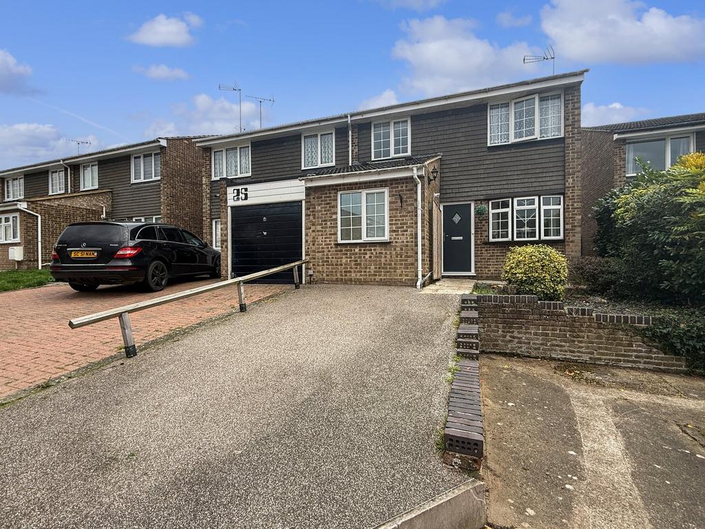 Fisher Way, Braintree, CM7 4 bed semi-detached house - £325,000