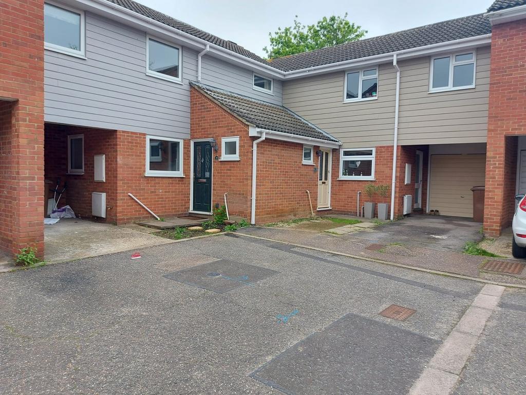 Barn Green, Chelmsford CM1 3 bed terraced house - £1,650 pcm (£381 pw)
