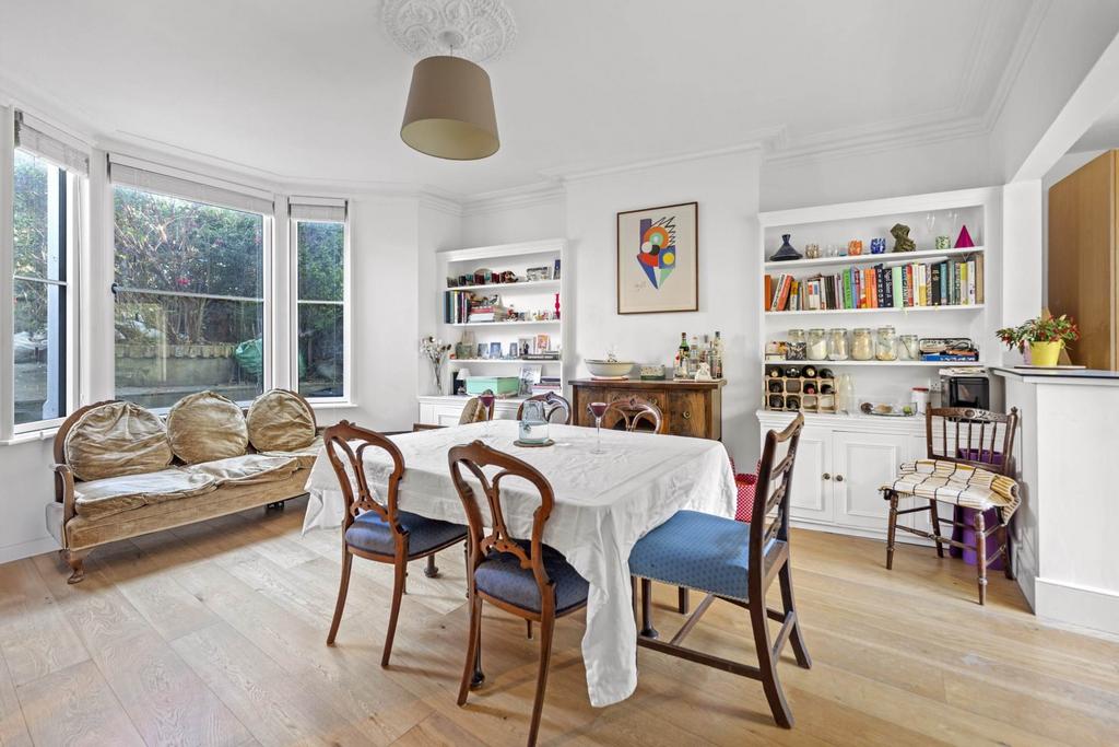 Poets Road, London 2 bed apartment - £2,500 pcm (£577 pw)