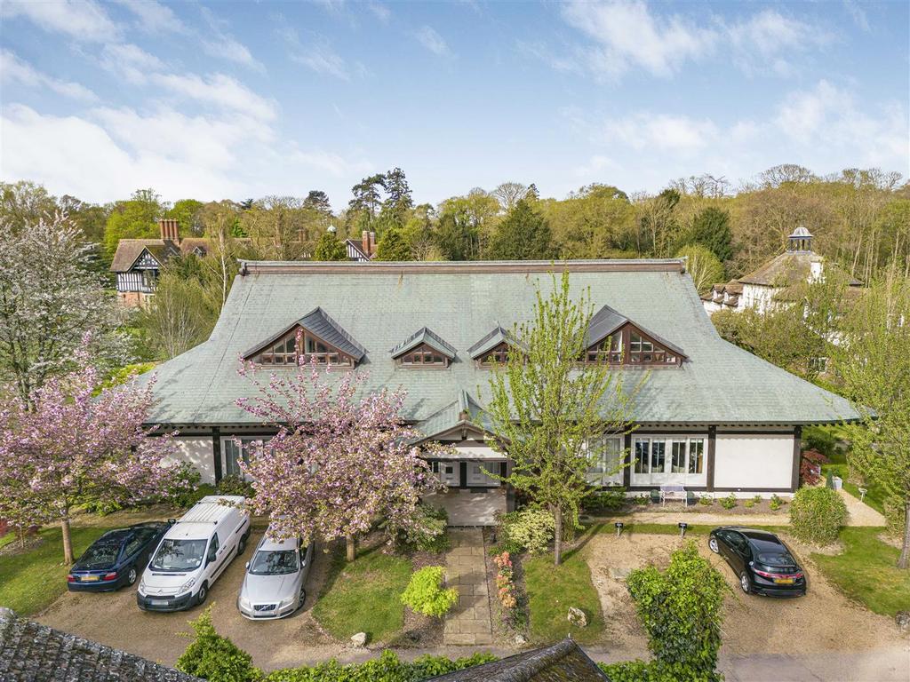 The Manor, Herringswell IP28 3 bed terraced house for sale - £450,000