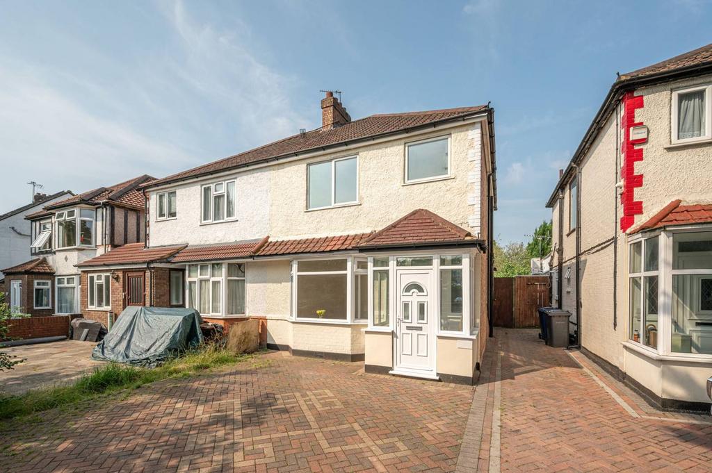 Watford Way, Hendon, London, NW4 4 bed semi-detached house to rent - £ ...